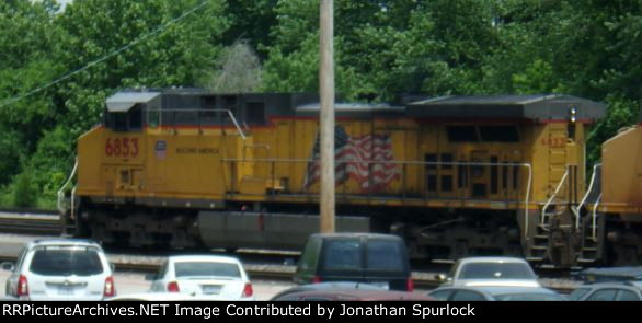 UP 6853, conductor's side view